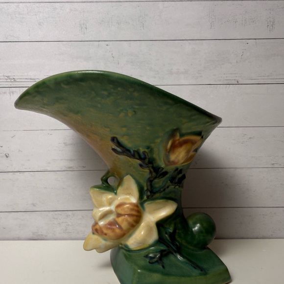 Vintage | Accents | Vintage 94s Roseville Pottery Magnolia Cornucopia ...
